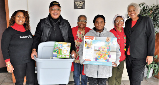 Milwaukee North Sunrise hosts 'Christmas with Dignity' program in partnership with Blanket of ...