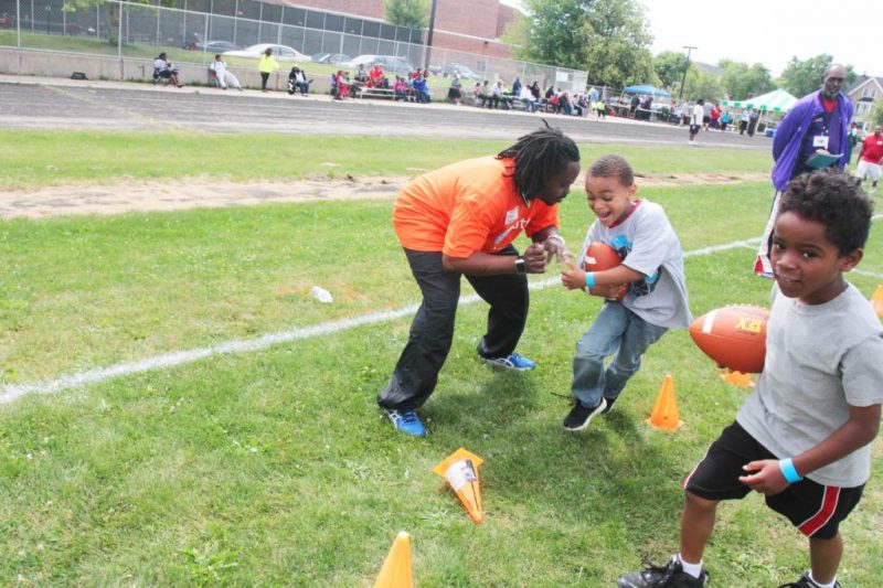 Gilbert Brown Foundation and AT&T Pioneers team up to offer 10th Annual ...